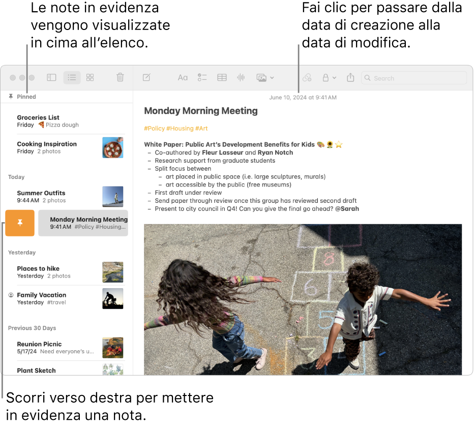 Una finestra dell’app Note sul Mac, con l’elenco di note a sinistra, le note in evidenza in cima all’elenco e il pulsante per metterle in evidenza in corrispondenza di una nota. Il contenuto di quella nota appare sulla destra con la data in alto; fai clic sulla data per passare dalla data di creazione alla data di modifica.